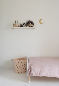 A graceful and calm girls' room - by Kids Interiors
