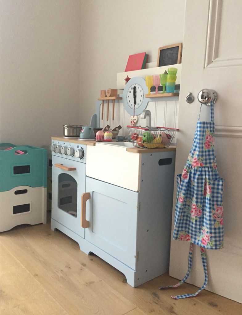 A shared playroom with a cosy feel - by Kids Interiors