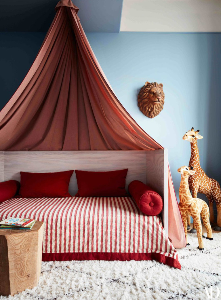 Girls' Rooms with Red Accents - by Kids Interiors