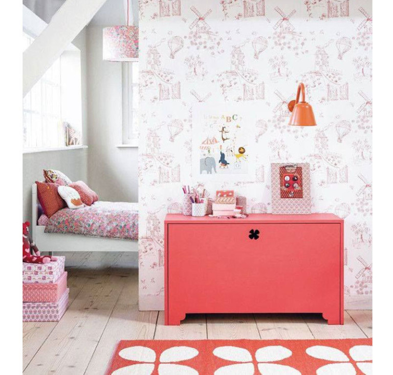 Girls' Rooms with Red Accents - by Kids Interiors