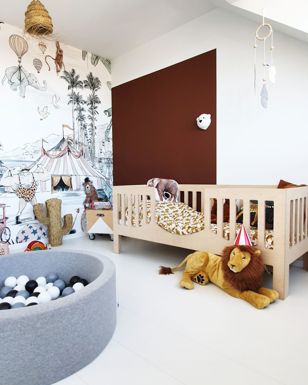 ROOMTOUR : VIC'S FUN CIRCUS THEMED BOY'S ROOM - Kids Interiors